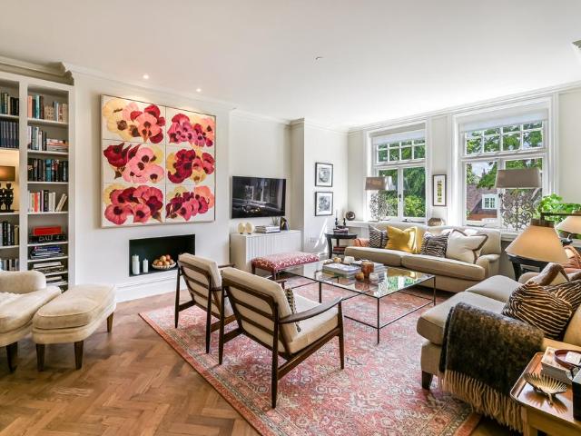 The Orchard, London W4 2 bed flat to rent £7,000 pcm £1,615 pw