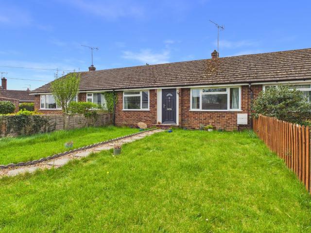 The Orchard, Marlow, Buckinghamshire SL7, 2 bed bungalow to rent, £1,750 pcm | PrimeLocation