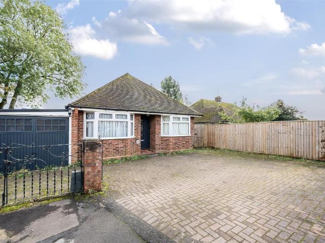 The Orchard, Marlow SL7, 2 bed detached bungalow to rent, £1,750 pcm | PrimeLocation