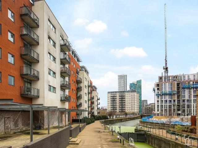 The Lock Building, 72 High Street. 2 bed flat to rent £2,000 pcm £462 pw