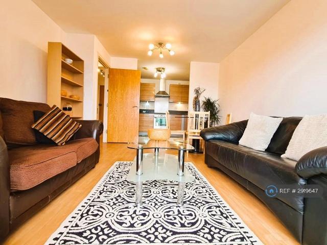 The Lock Building, London, E15 2 bed flat to rent £2,200 pcm £508 pw