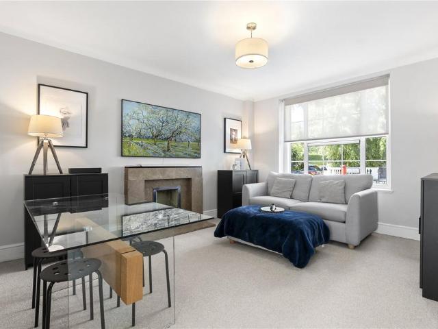 The Lodge, Kensington Park Gardens. 1 bed apartment to rent £3,141 pcm £725 pw
