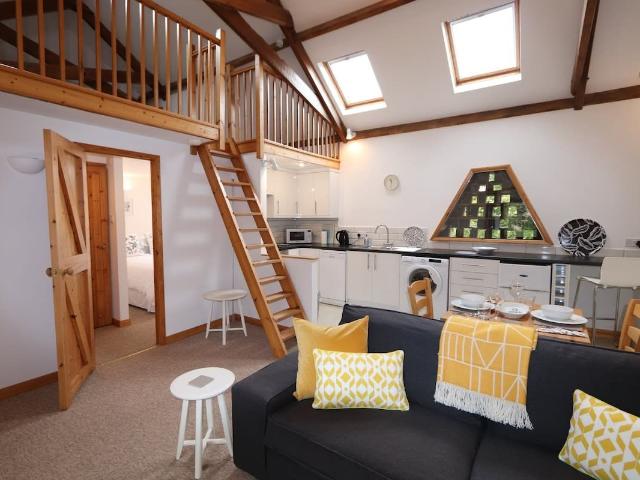 The Long Barn, Washingpool Hill Road, Tockington, Bristol BS32, 1 bed cottage to rent, £1,700 pcm | PrimeLocation