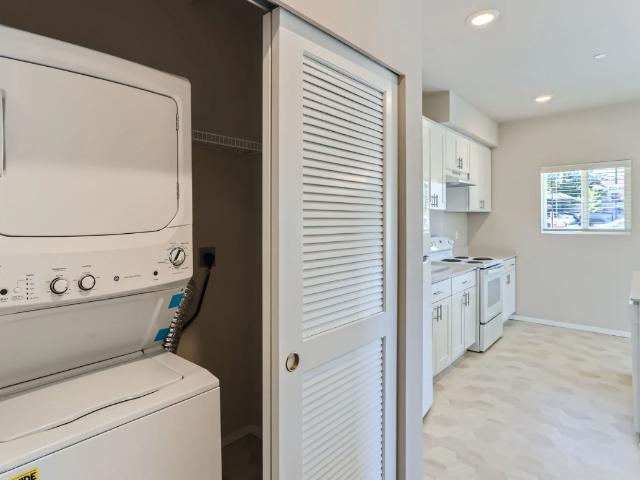 The Lookout 2 Bedroom Apartment for Rent at 10111 9th Ave W, Everett, WA 98204 Holly
