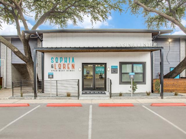 The Loren Apartments 2 Bedroom Apartment for Rent at 5414 Cedar Springs Rd, Dallas, TX 75235