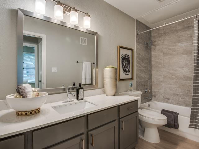 The Loren Apartments 2 Bedroom Apartment for Rent at 5414 Cedar Springs Rd, Dallas, TX 75235