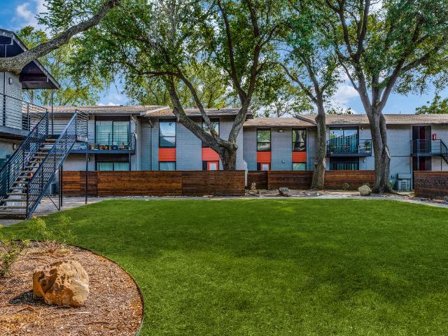 The Loren Apartments 2 Bedroom Apartment for Rent at 5414 Cedar Springs Rd, Dallas, TX 75235