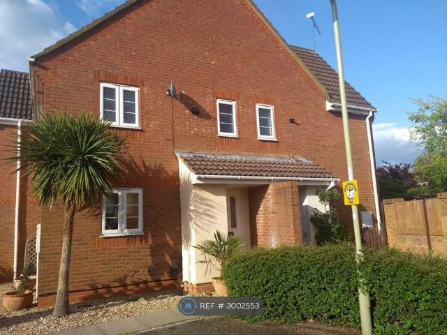 The Lawns, Farnborough GU14, 1 bed terraced house to rent, £1,250 pcm | PrimeLocation