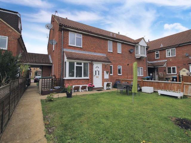 The Lawns, Hemel Hempstead, Hertfordshire HP1, 1 bed end terrace house to rent, £1,195 pcm | PrimeLocation