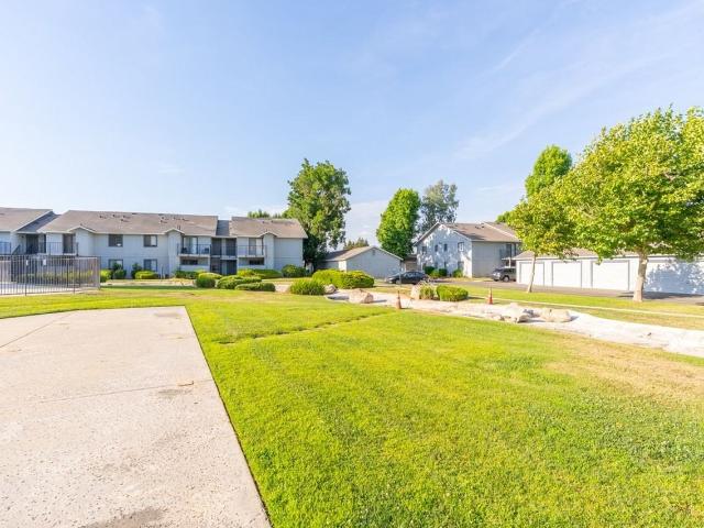 The Lakes 1 Bedroom Apartment for Rent at 4444 W Palo Alto Ave, Fresno, CA 93722 Fig Garden Loop