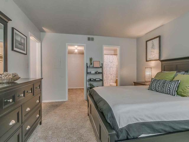 The Lakes 1 Bedroom Apartment for Rent at 8028 S Wheeling Ave, Tulsa, OK 74136