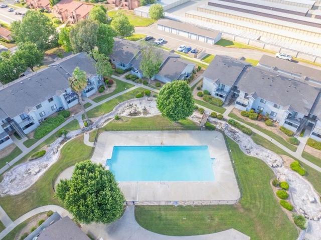The Lakes 2 Bedroom Apartment for Rent at 4444 W Palo Alto Ave, Fresno, CA 93722 Fig Garden Loop