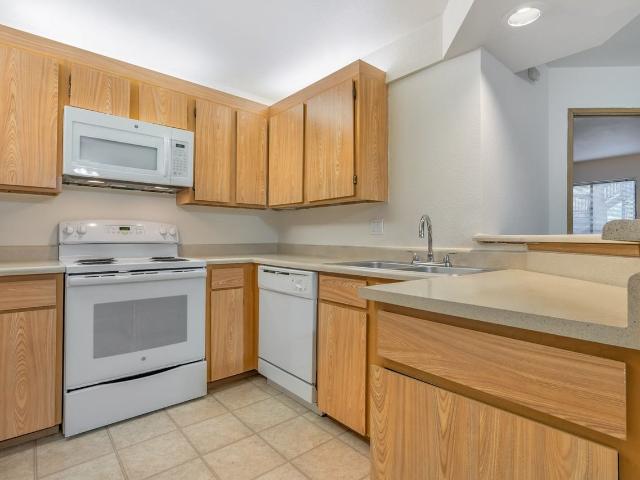 The Lakes 2 Bedroom Apartment for Rent at 18200 Nw Cornell Rd, hillsboro, OR 97006 Triple Creek