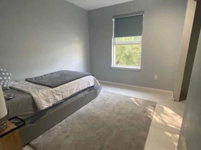 The Lakes 2 rooms available