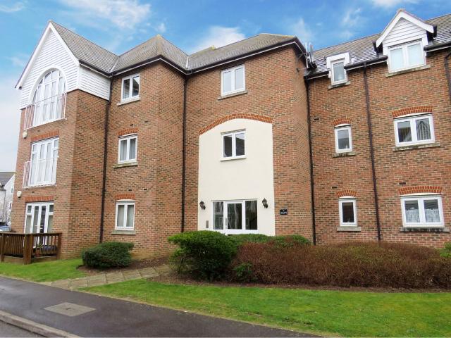 The Lakes, Aylesford ME20, 2 bed flat to rent, £1,400 pcm | PrimeLocation