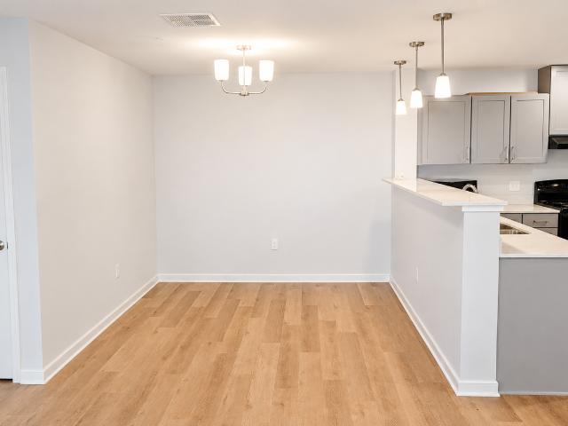 The Lakeview Apartments 3 Bedroom Apartment for Rent at 3311 Rozzelles Ferry Rd, Charlotte, NC 28216 Lakewood