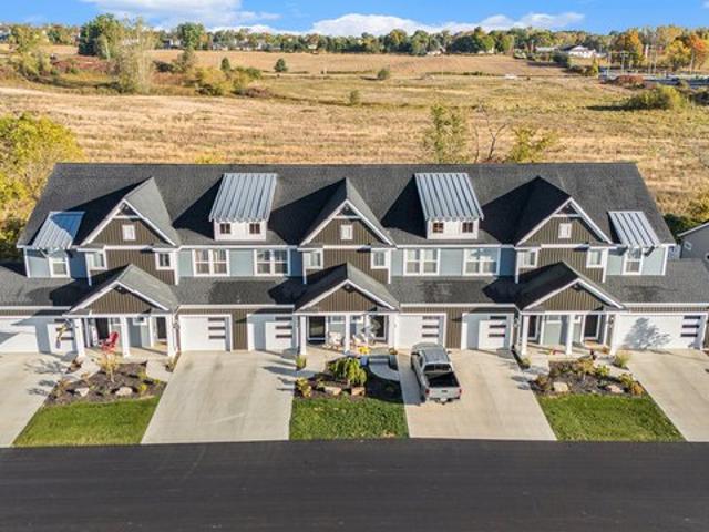 The Lancer Townhome Plan Creekview Bluffs Community