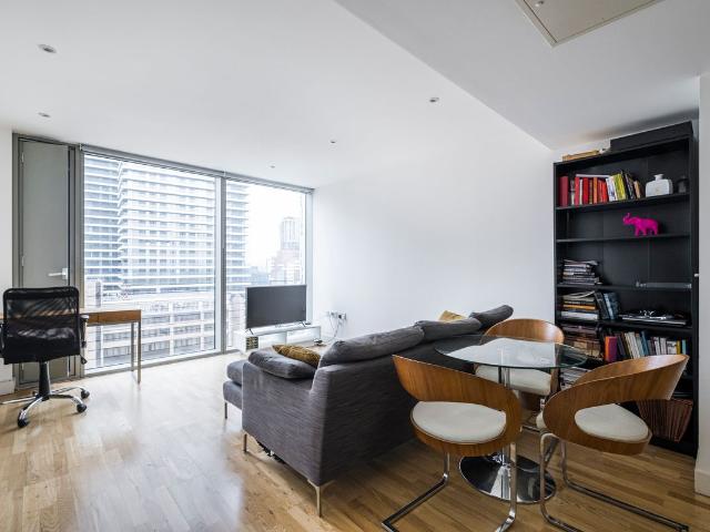 The Landmark, Canary Wharf E14, 1 bed flat to rent, £2,400 pcm | PrimeLocation