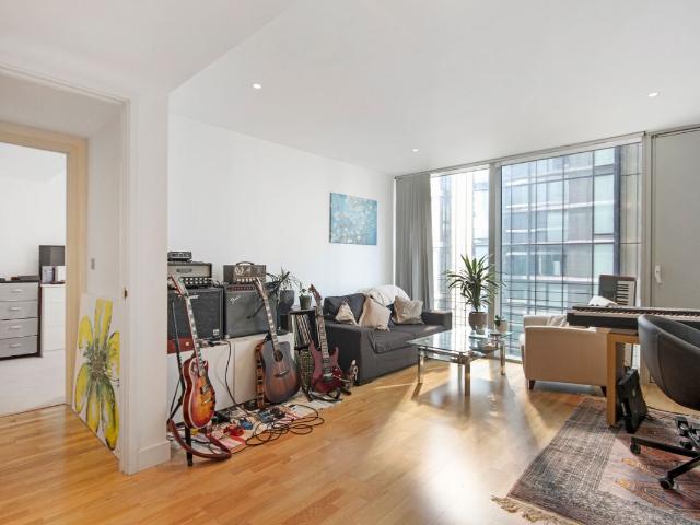 The Landmark, Canary Wharf E14, 1 bed flat to rent, £2,400 pcm | PrimeLocation