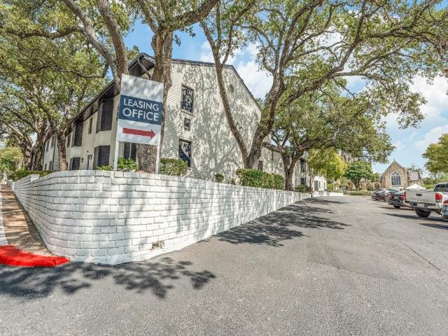 The Landmark at Alamo Heights 2 Bedroom Apartment for Rent at 67 Brees Blvd, San Antonio, TX 78209 Terrell Heights