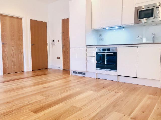 The Landmark, Luton LU1, 2 bed flat to rent, £1,300 pcm | PrimeLocation