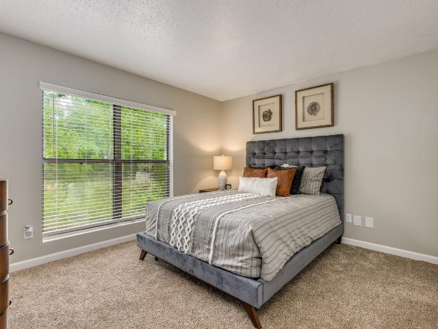 The Landon Apartments 1 Bedroom Apartment for Rent at 8200 Riverbirch Dr, Charlotte, NC 28210 Sterling