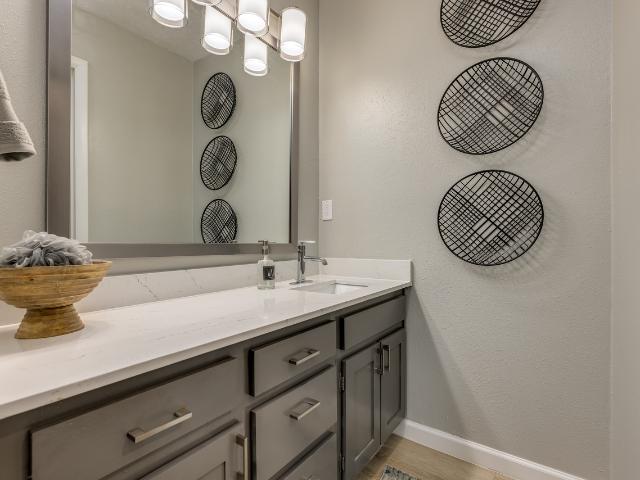 The Landon Apartments 2 Bedroom Apartment for Rent at 8200 Riverbirch Dr, Charlotte, NC 28210 Sterling
