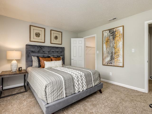 The Landon Apartments 2 Bedroom Apartment for Rent at 8200 Riverbirch Dr, Charlotte, NC 28210 Sterling