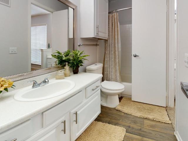 The Landing at Clear Lake 2 Bedroom Apartment for Rent at 240 El Dorado Blvd, Houston, TX 77598 Clear Lake