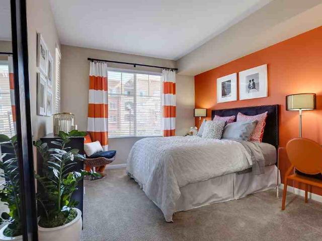 The Landing at Jack London Square 2 Bedroom Apartment for Rent at 101 Embarcadero W, Oakland, CA 94607 Produce and Waterfront