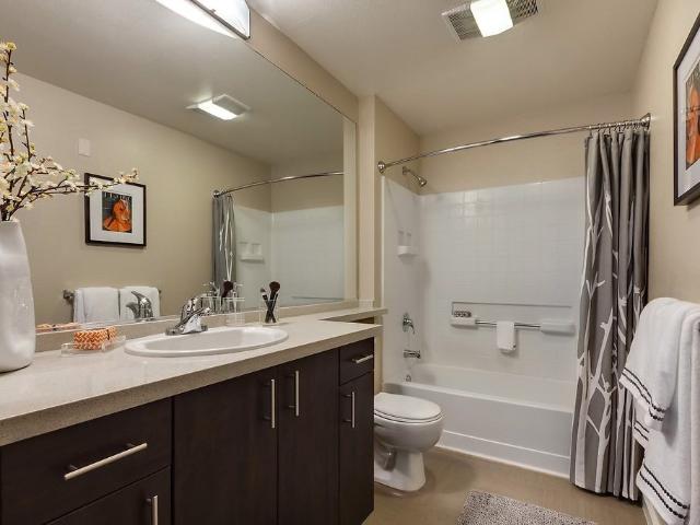 The Landing at Jack London Square 2 Bedroom Apartment for Rent at 101 Embarcadero W, Oakland, CA 94607 Produce and Waterfront