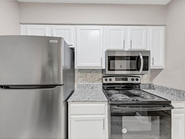 The Landing on Emerald Pointe 3 Bedroom Apartment for Rent at 2149 Emerald Pointe Dr, Vestavia Hills, AL 35216