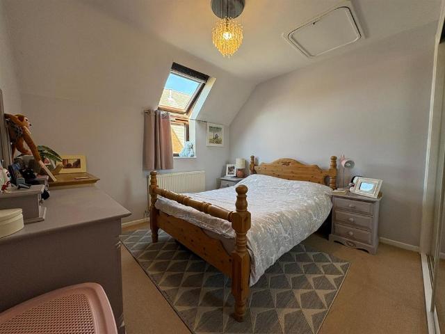 The Lankets, Badsey, Evesham 3 bed detached house to rent £1,225 pcm £283 pw