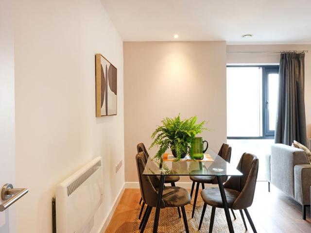 The Lansdowne, 25 Hagley Road. 2 bed apartment to rent £1,630 pcm £376 pw