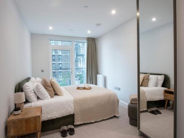 The Lark, London SW11 2 bed flat to rent £3,635 pcm £839 pw