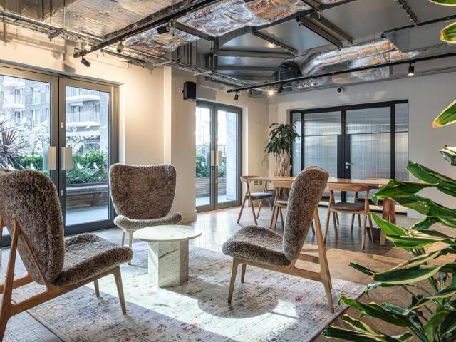 The Lark, London SW11 3 bed flat to rent £4,515 pcm £1,042 pw