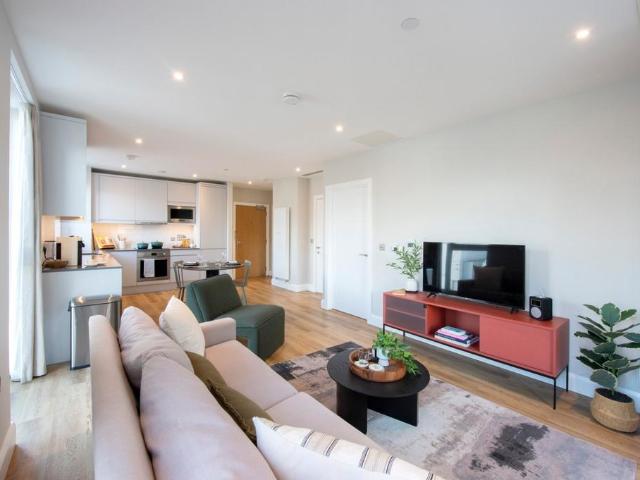 The Lark, London SW11 Flat to rent £2,650 pcm £612 pw