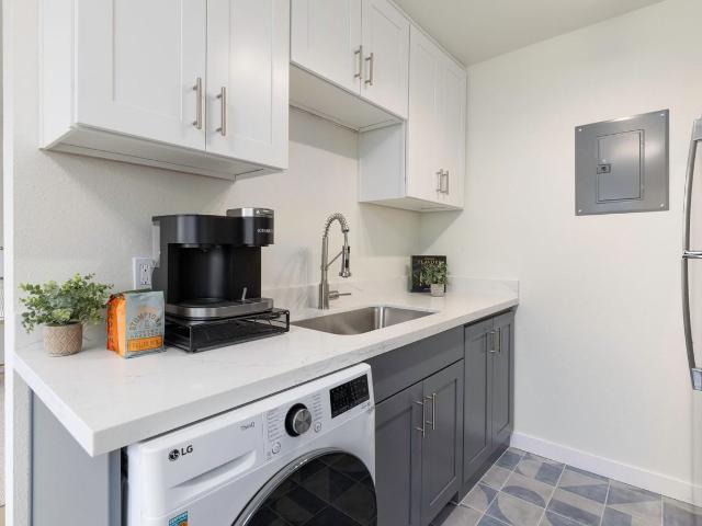 The Larkspur 2 Bedroom Apartment for Rent at 1727 Summit Ave, Seattle, WA 98122 Broadway