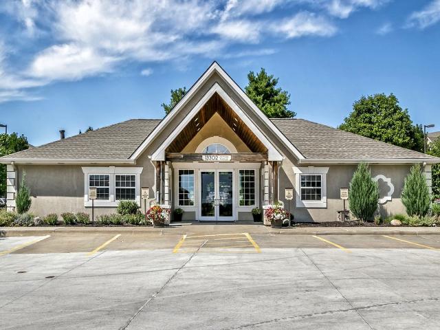 The Larimore 1 Bedroom Apartment for Rent at 13302 Larimore Ave, Omaha, NE 68164 Hillsborough