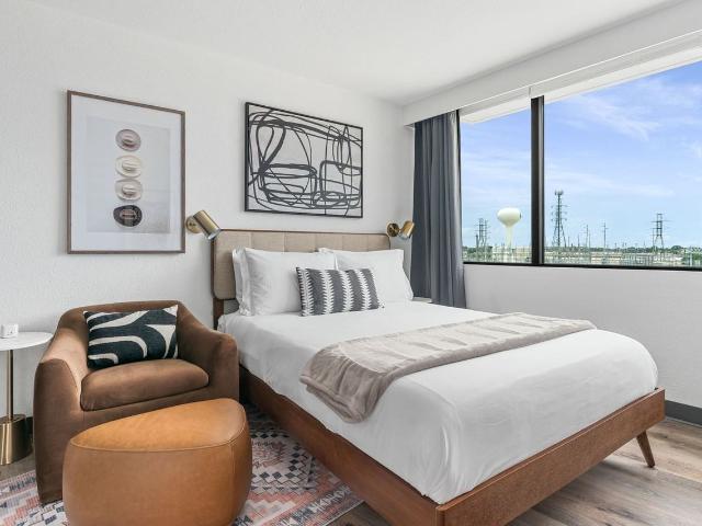 The Levy Apartments Studio Apartment for Rent at 2828 Southwest Fwy, Houston, TX 77098 Greenway Upper Kirby