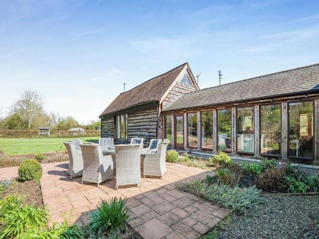 The Learpool Barn, Gloucester Road. 6 bed barn conversion to rent £3,400 pcm £785 pw