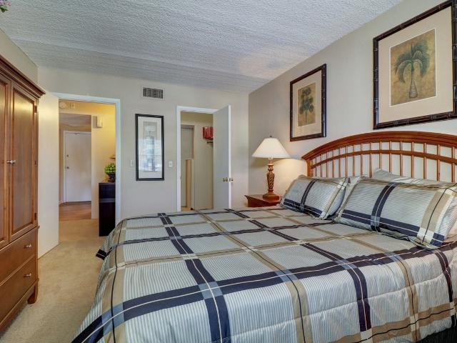 The Lenox Apartments 2 Bedroom Apartment for Rent at 11311 N 22nd St, Tampa, FL 33612 University Square