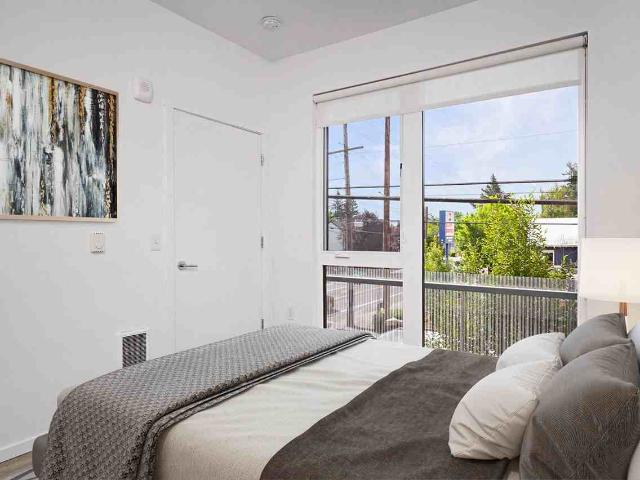 The Lenox Studio Apartment for Rent at 5151 Se Holgate Blvd, Portland, OR 97206 Creston Kenilworth