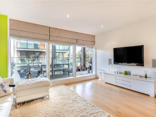 The Light Building, Brooklands. 2 bed apartment to rent £2,250 pcm £519 pw