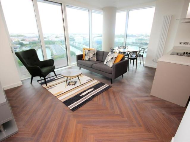 The Lightbox, Salford Quays M50 2 bed apartment to rent £1,450 pcm £335 pw