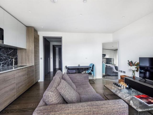 The Lighterman, Pilot Walk, Lower. Studio to rent £1,900 pcm £438 pw