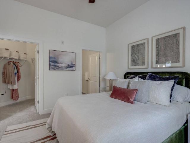 The Lincoln 1 Bedroom Apartment for Rent at 408 E Hargett St, Raleigh, NC 27601