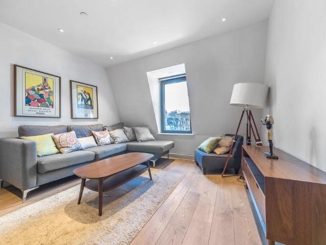 The Lincolns, London WC1X 2 bed flat to rent £3,700 pcm £854 pw