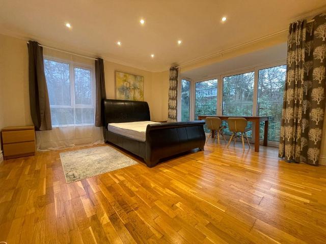The Lindens, Queens Walk, Ealing, London W5, 2 bed flat to rent, £2,300 pcm | PrimeLocation