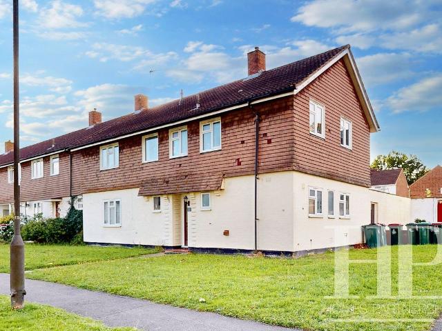 The Link, Crawley RH11, Room to rent, £750 pcm | PrimeLocation